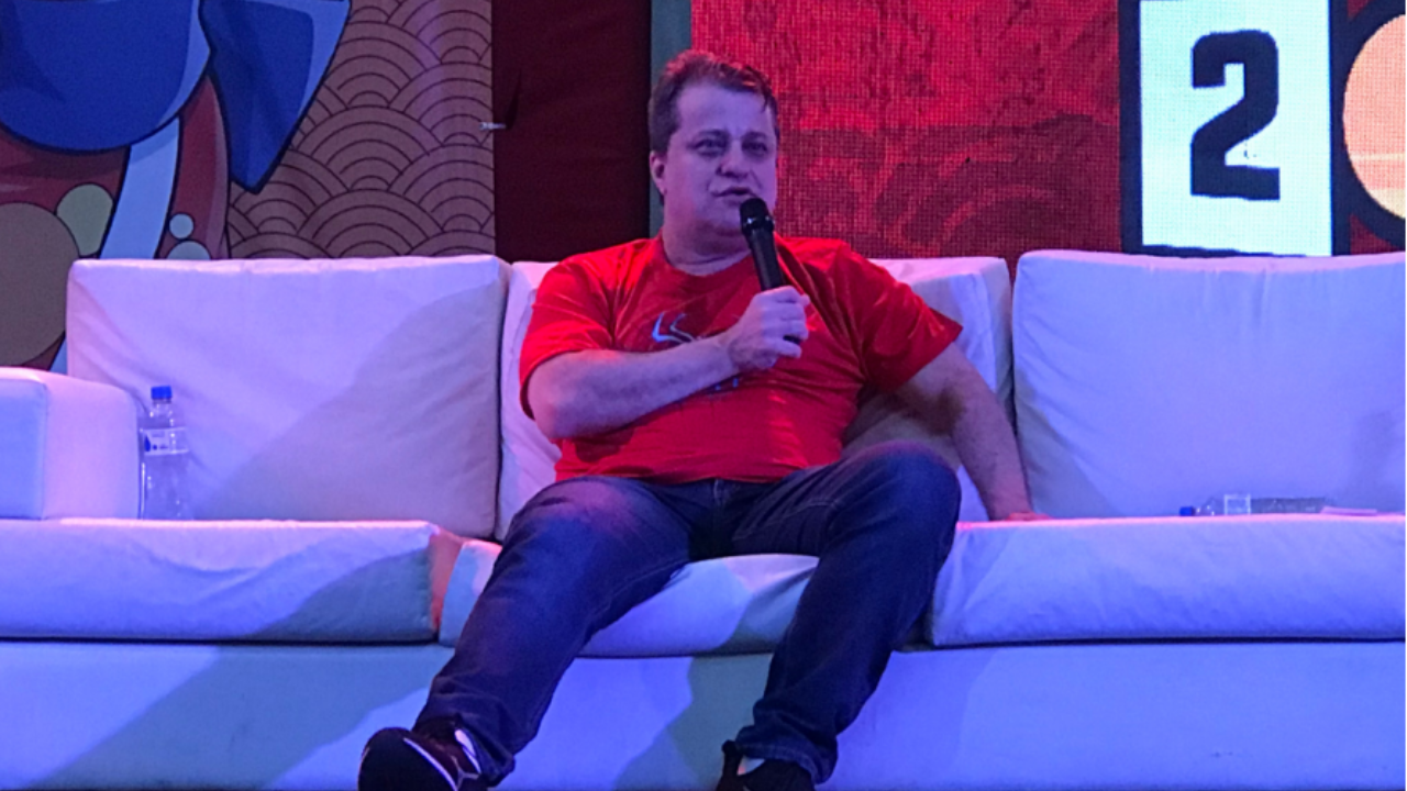 Manolo Rey comenta polêmica do sotaque neutro na Dublagem